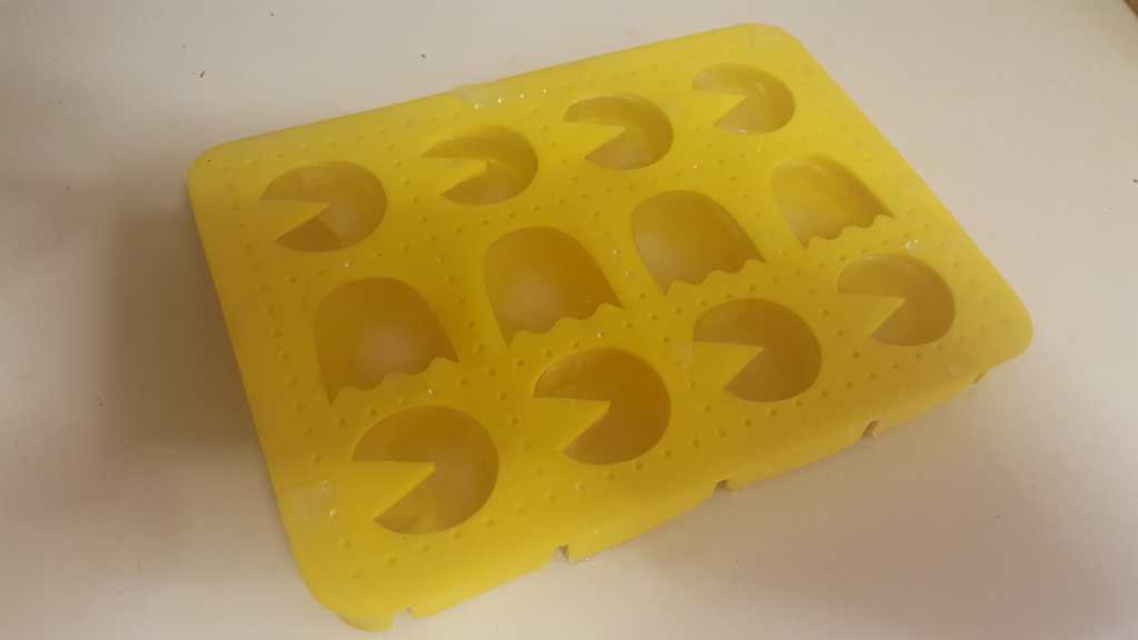 Review: Paladone Pac-Man ice cube tray - are these the coolest ice cube ...